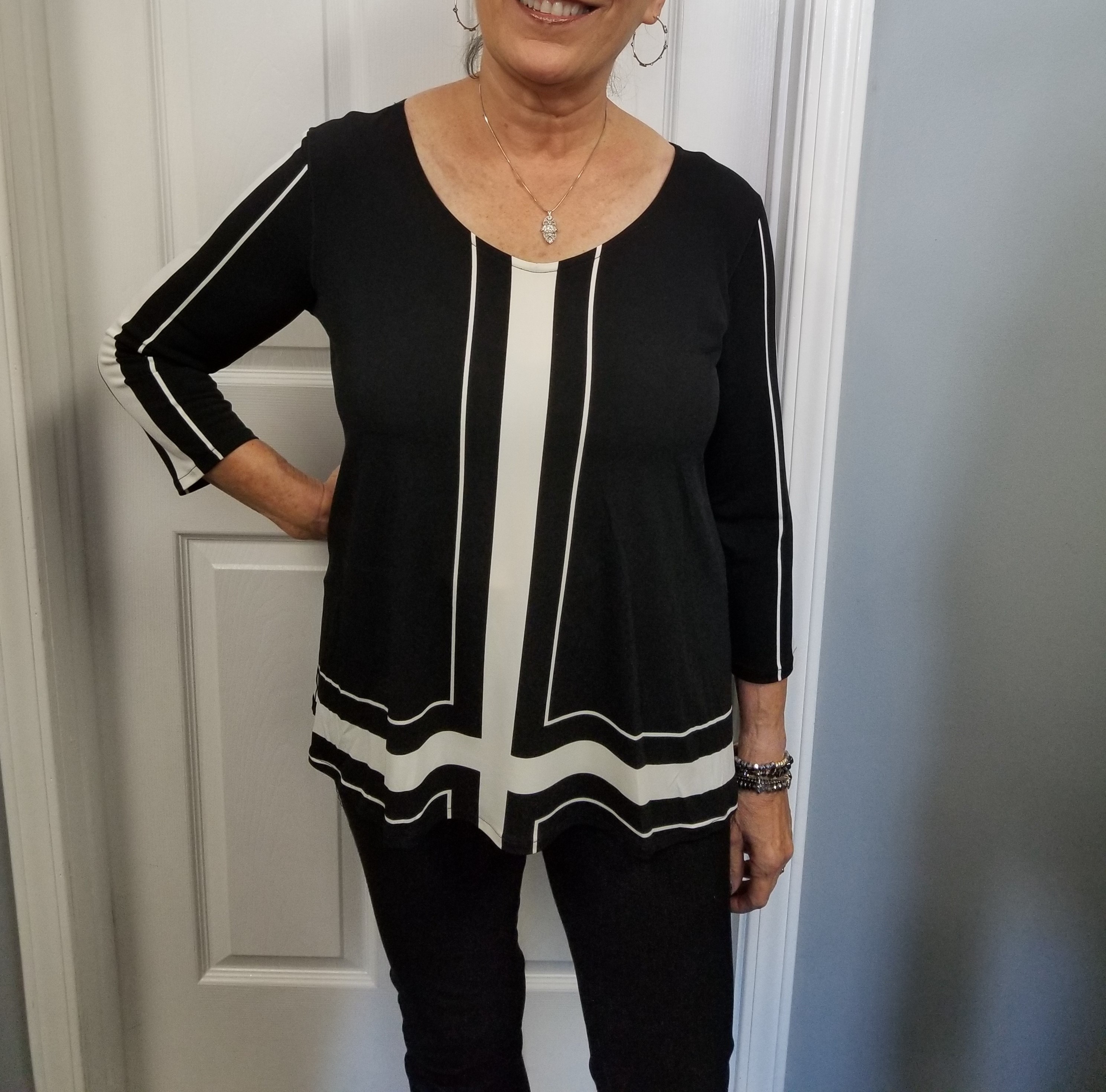 Eva Varro A line V neck easy fit top | chicdoor.com
